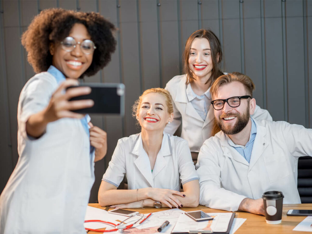 Twitter & Instagram Profiles for Med Students to Follow